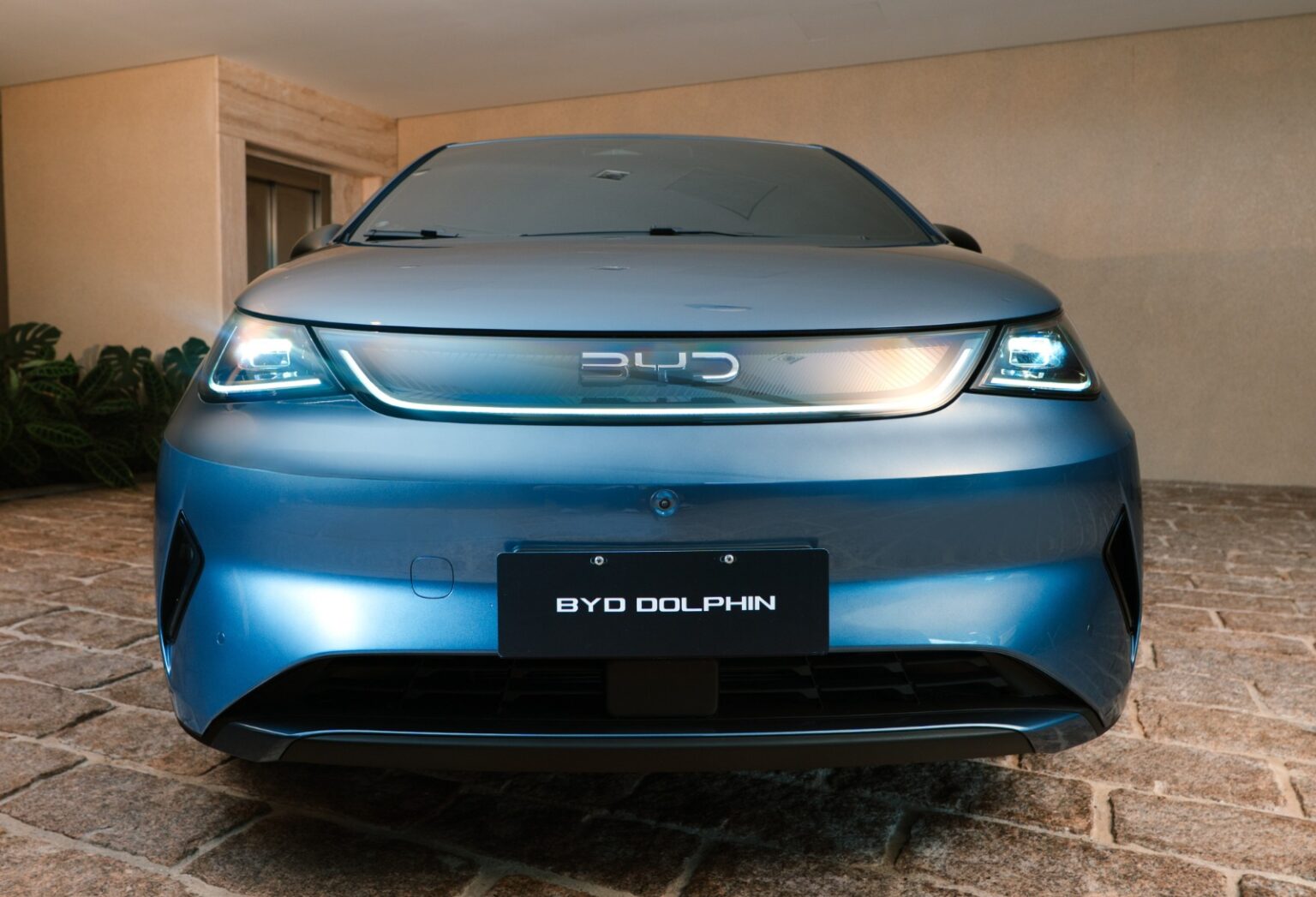 BYD lança novo Dolphin e dá mais autonomia ao Yuan - Multieixos com ...