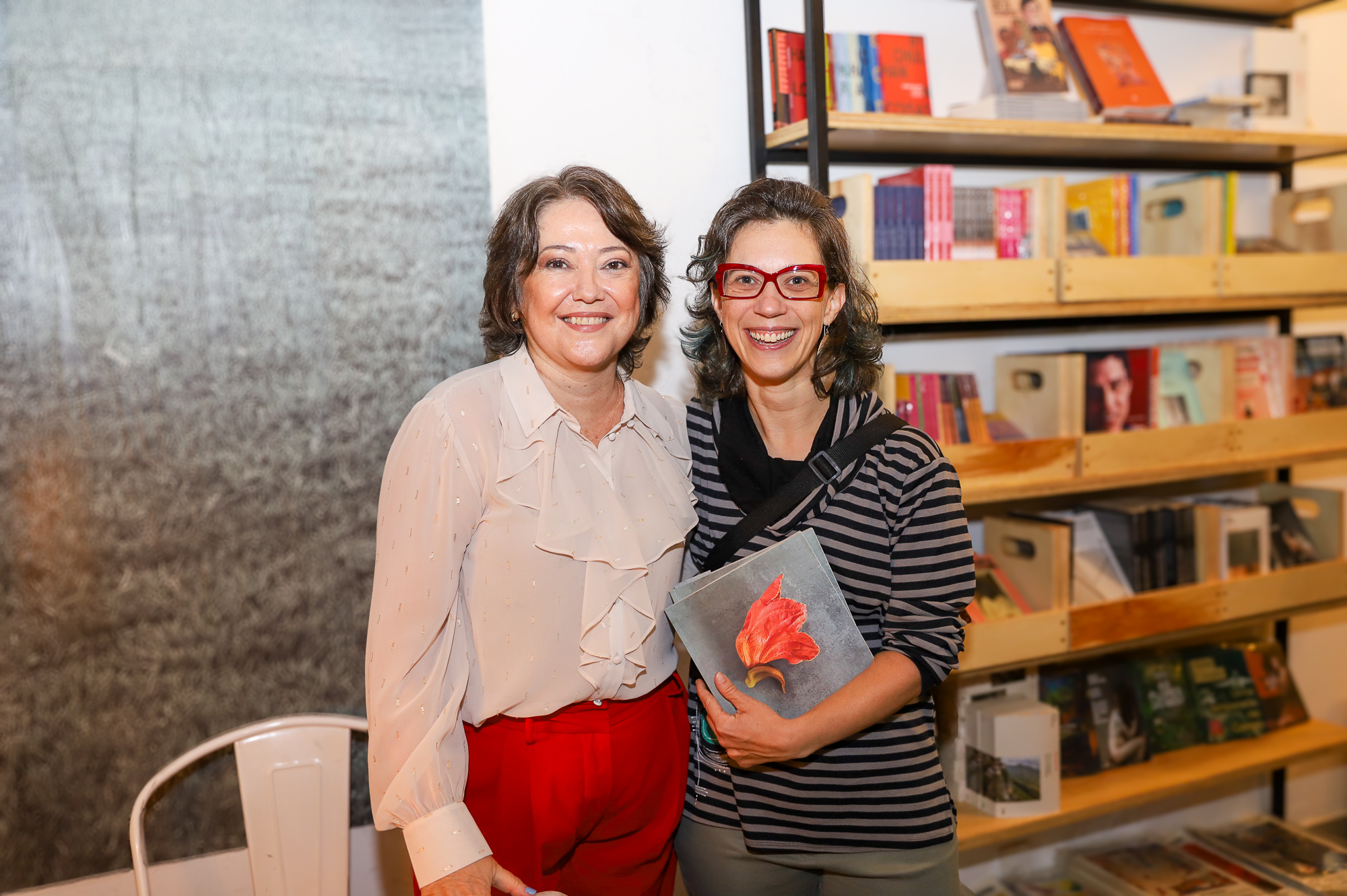 Valéria Grassi lança primeiro livro "Intermitências apenas" - Viva Brasília