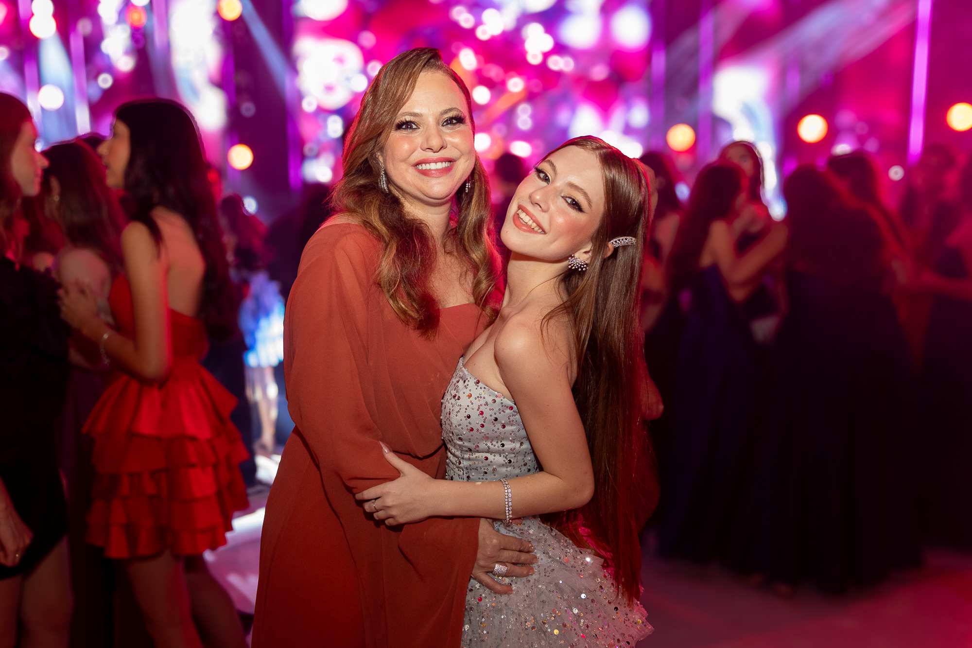 Maria Victoria celebra 15 anos em grande e estiloso baile de debutante ...
